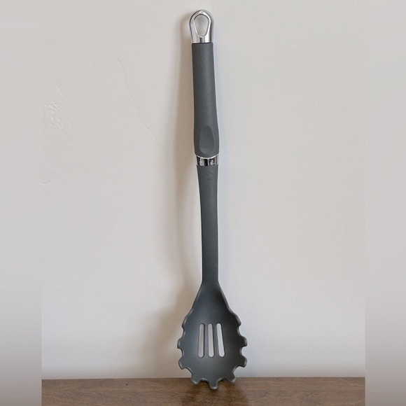 Pampered Chef | Kitchen | Pampered Chef Executive Nylon Slotted Pasta ...